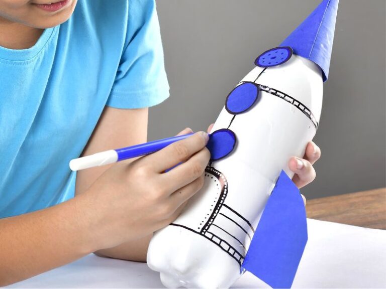 HACEMOS COHETES CON DIFERENTES MATERIALES - Sortir amb nens